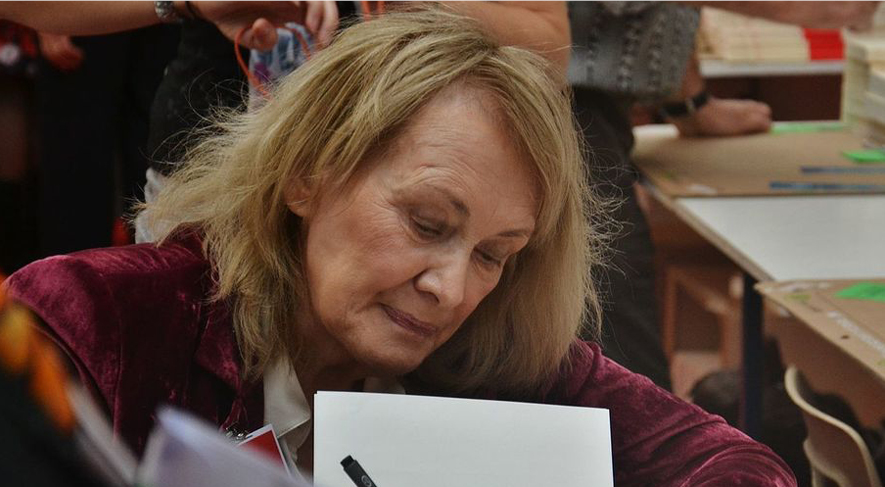 Nobel Letteratura a Annie Ernaux | Il commento della Professoressa ...